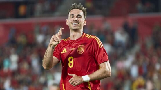 Fabian Ruiz: Spanish Midfield Maestro Orchestrating Plays in Ligue 1pen ...